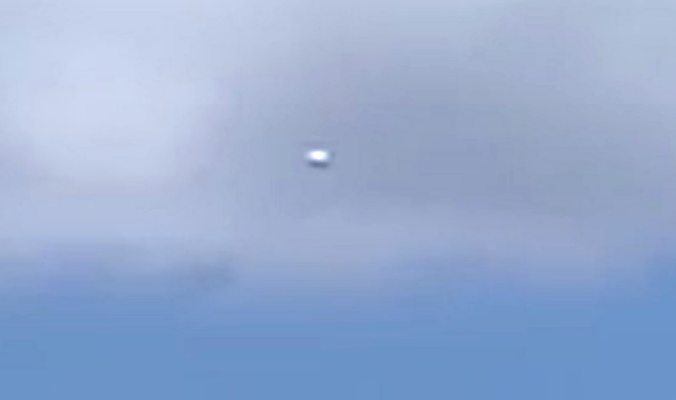UFO SIGHTINGS DAILY: Two silver objects behaving oddly in the sky above ...