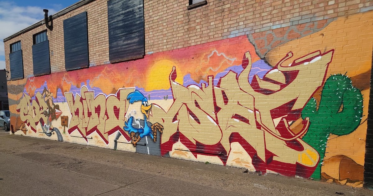 Techni Tou Dromou Art of the Road: roadrunner street art mural Frog ...