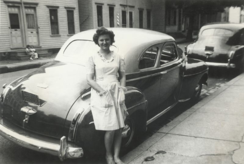 Wartime Fashion: 40 Found Photos Show What Women Wore in the Early ...