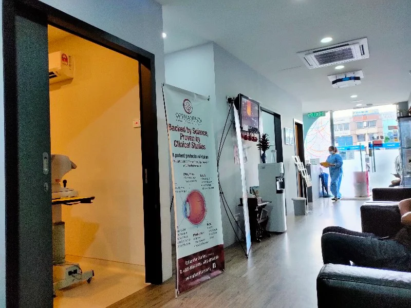 Pengalaman Bawa Anak Periksa Mata di Optimax Eye Specialist Centre ...