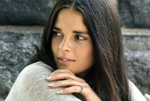 40 Beautiful Portrait Photos of Ali MacGraw in the 1960s and Early ’70s ...