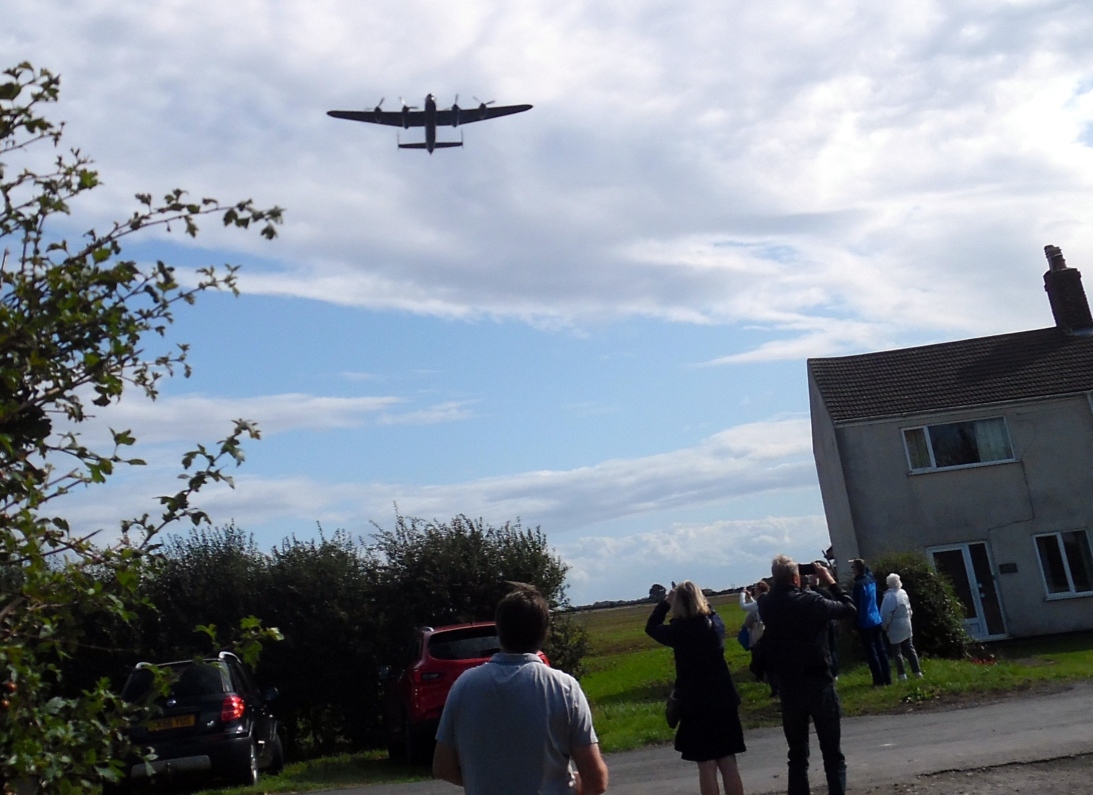 Nigel Fisher's Brigg Blog: BRIGG FOLK GET TO SEE LANCASTER FLYPAST ATER ALL