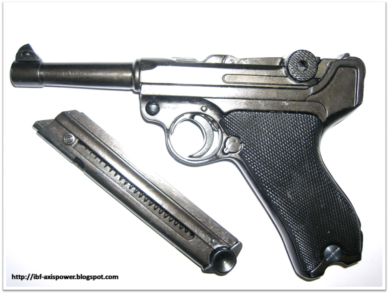 Luger P08 ~ In The Battle Front