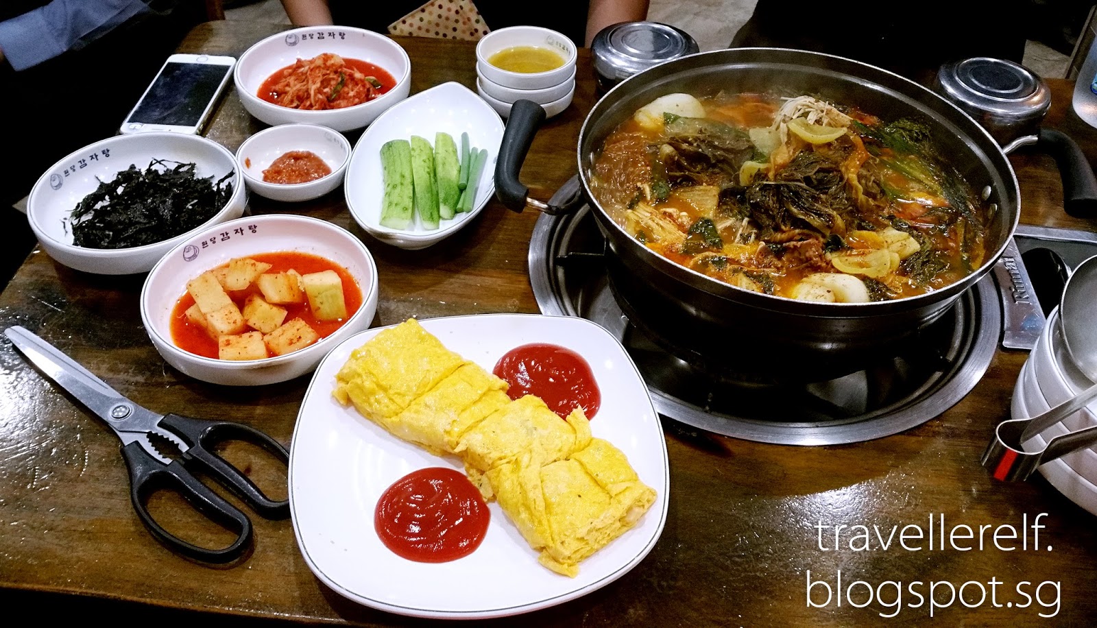 What to eat in Korea ~ Gamjatang 감자탕 (Spicy Pork Bone Stew) - Travellerelf