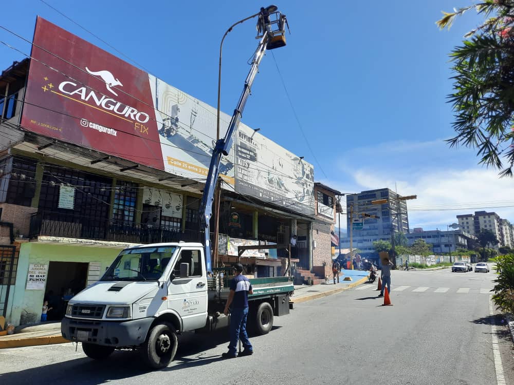 Alcaldía de Mérida instaló lámparas desde el Yuan Lin hasta el Mercado ...