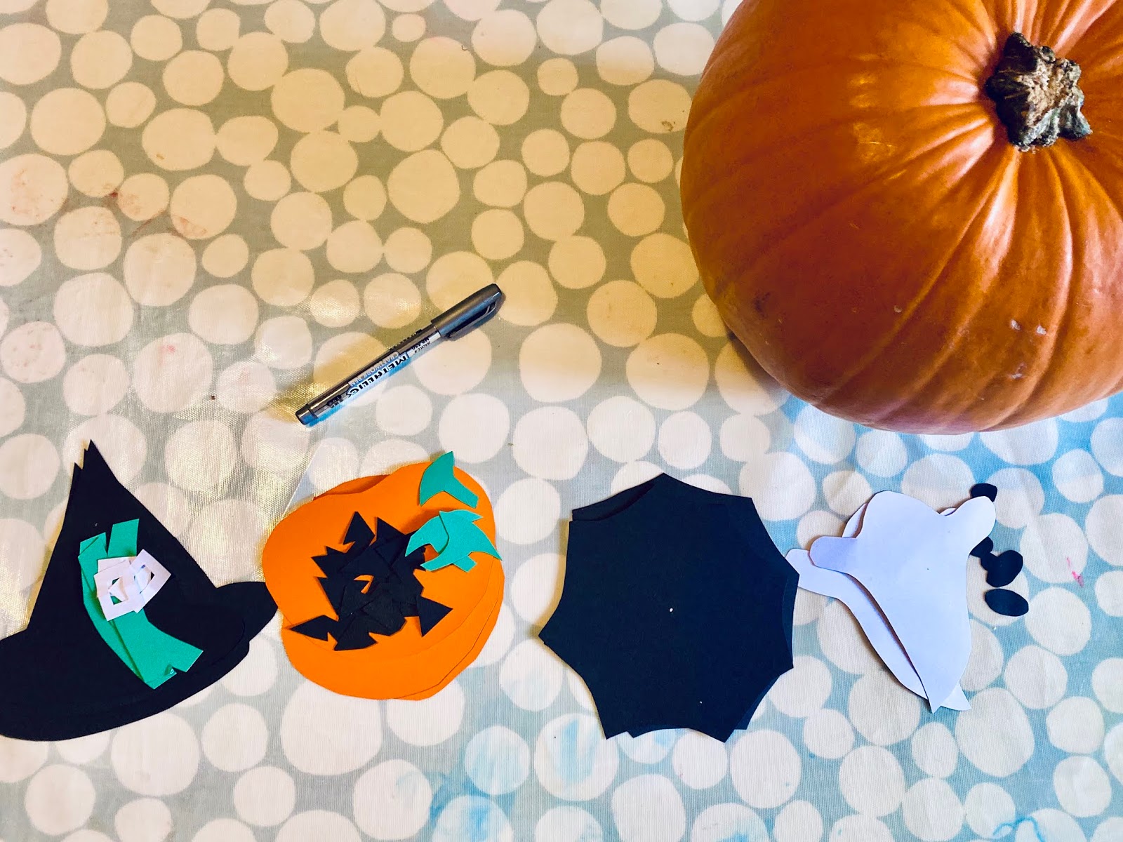 How To Make Easy and Fun Halloween Bunting With Children - Counting To Ten
