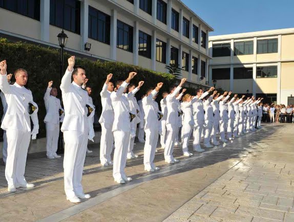 ΚΑΙ ΝΙΚΗΤΕΣ ΣΤΟΝ ΒΟΣΠΟΡΟ...!!! ΟΡΚΙΣΤΗΚΑΝ ΧΘΕΣ ΣΤΗΝ ΣΧΟΛΗ ΝΑΥΤΙΚΩΝ ...