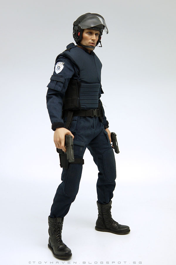 toyhaven: Hot Toys MMS266 1/6th scale Alex Murphy Collectible Figure ...