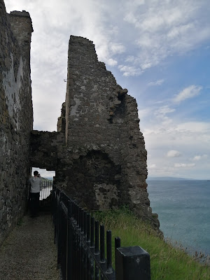 Sam's Ramblings : Dunluce Castle - Romanticism, Legend, History and ...