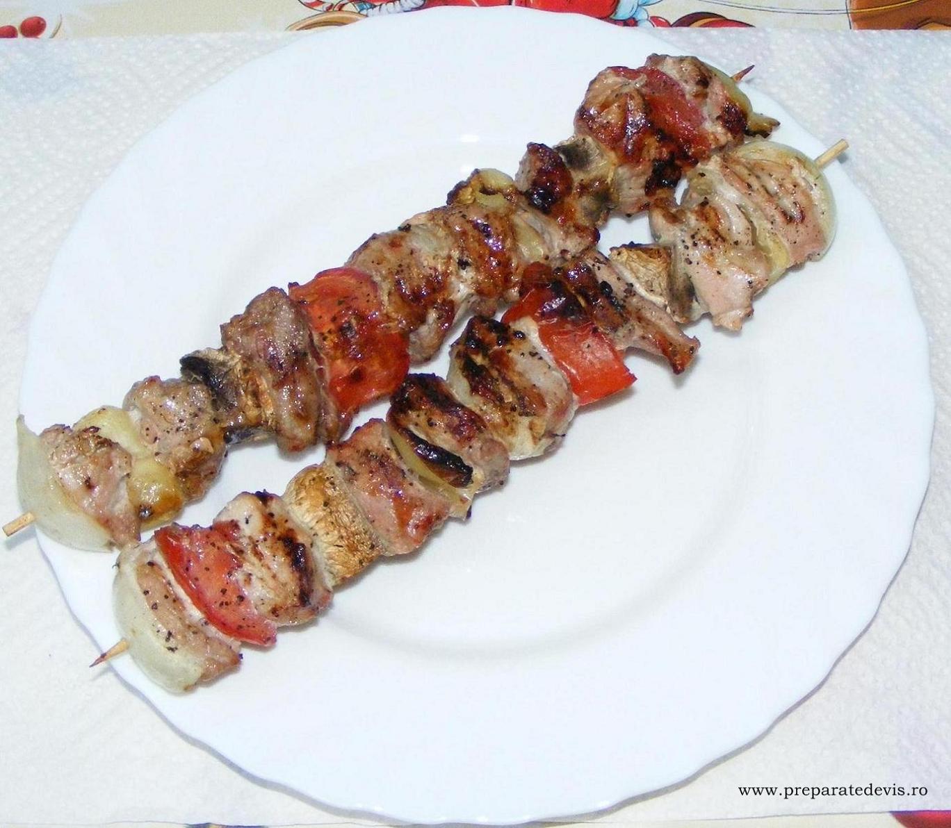 Frigarui de porc cu ciuperci | Preparatedevis.ro