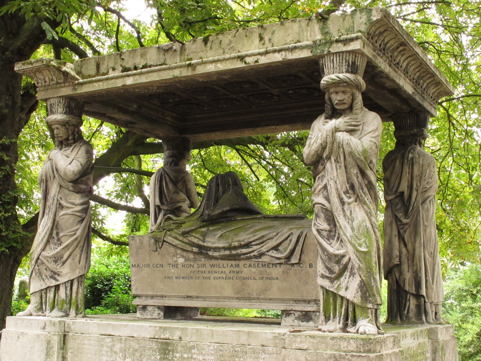 My Orange Brompton: Vampires at Kensal Green Cemetery on a Brompton!
