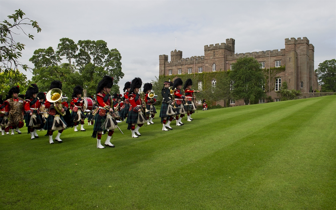 POP UP THE COUNTRY: Forth Road Bridge to Scone Palace, Perth
