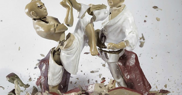 JIMSMASH ! ! !: DROPPED PORCELAIN FIGHTING FIGURES PHOTOGRAPHED THE ...