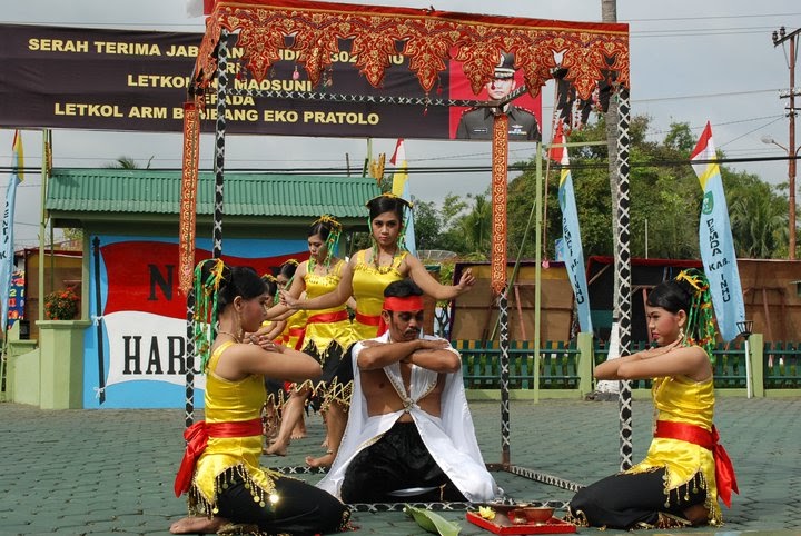 TARI RENTAK BULIAN | RIAU DAILY PHOTO