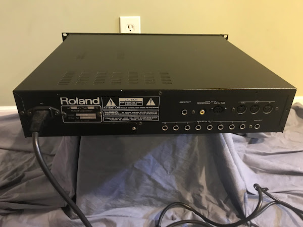 MATRIXSYNTH: Roland S-550 Digital Sampler w/ Amdek Video - 300A Monitor