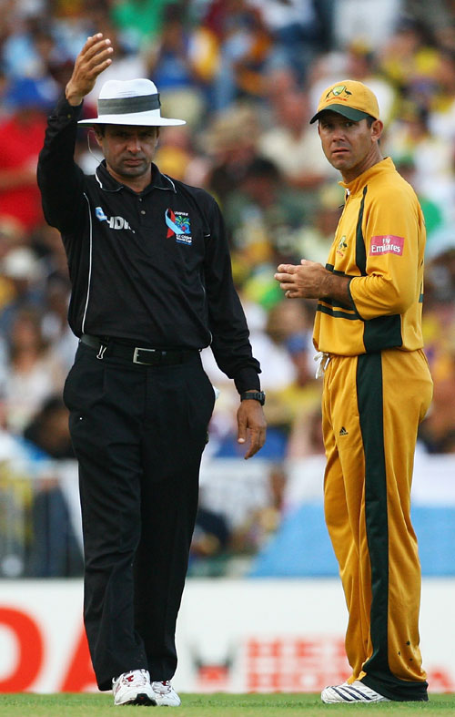 pakistani umpire Aleem Dar ~ All About Pakistan