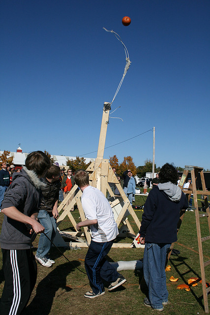 How to Make a Pumpkin Catapult | Play Catapult