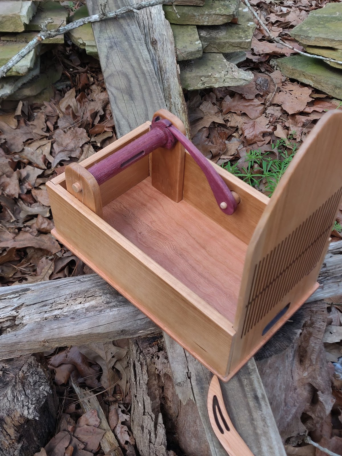 She's just a girl who creates...: New Handywoman Box Loom Design