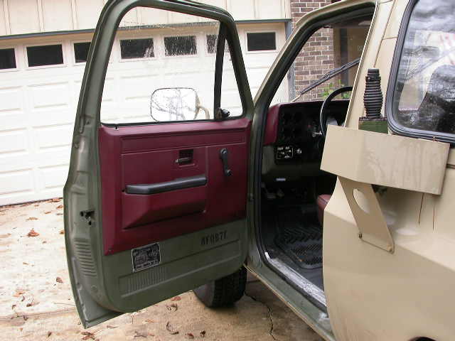 armytrucks: CUCV interior.