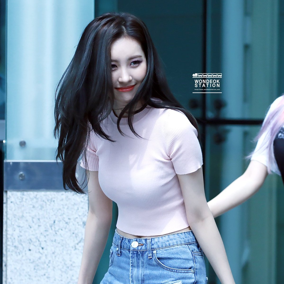 Kpop - This Idol Garners Attention With Her Nice Body! | Kpop News And ...