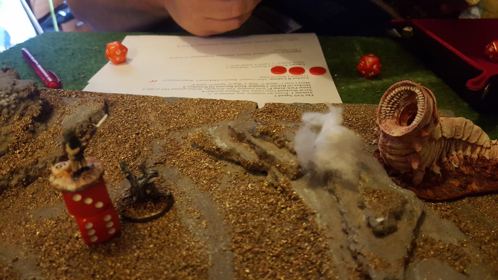 15mm Wargaming for Fun and Sanity: RS SAS vs Dominar Rigel over a worm.