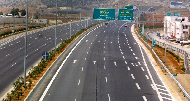 ΧΑΜΟΣ ΣΤΗΝ ΑΤΤΙΚΗ ΟΔΟ: ΠΗΡΕ ΦΩΤΙΑ ΑΥΤΟΚΙΝΗΤΟ, ΕΓΙΝΕ ΚΑΡΑΜΠΟΛΑ ...