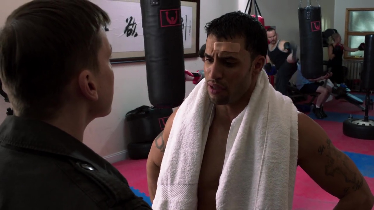 ausCAPS: Danny Henriquez shirtless in Unforgettable 1-08 "Lost Things"