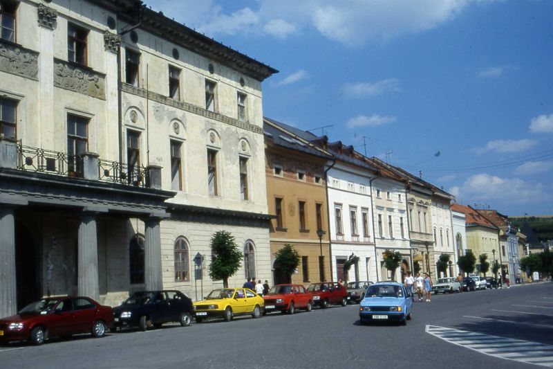 50 Fascinating Photos Capture Street Scenes of Slovakia in the 1990s ...