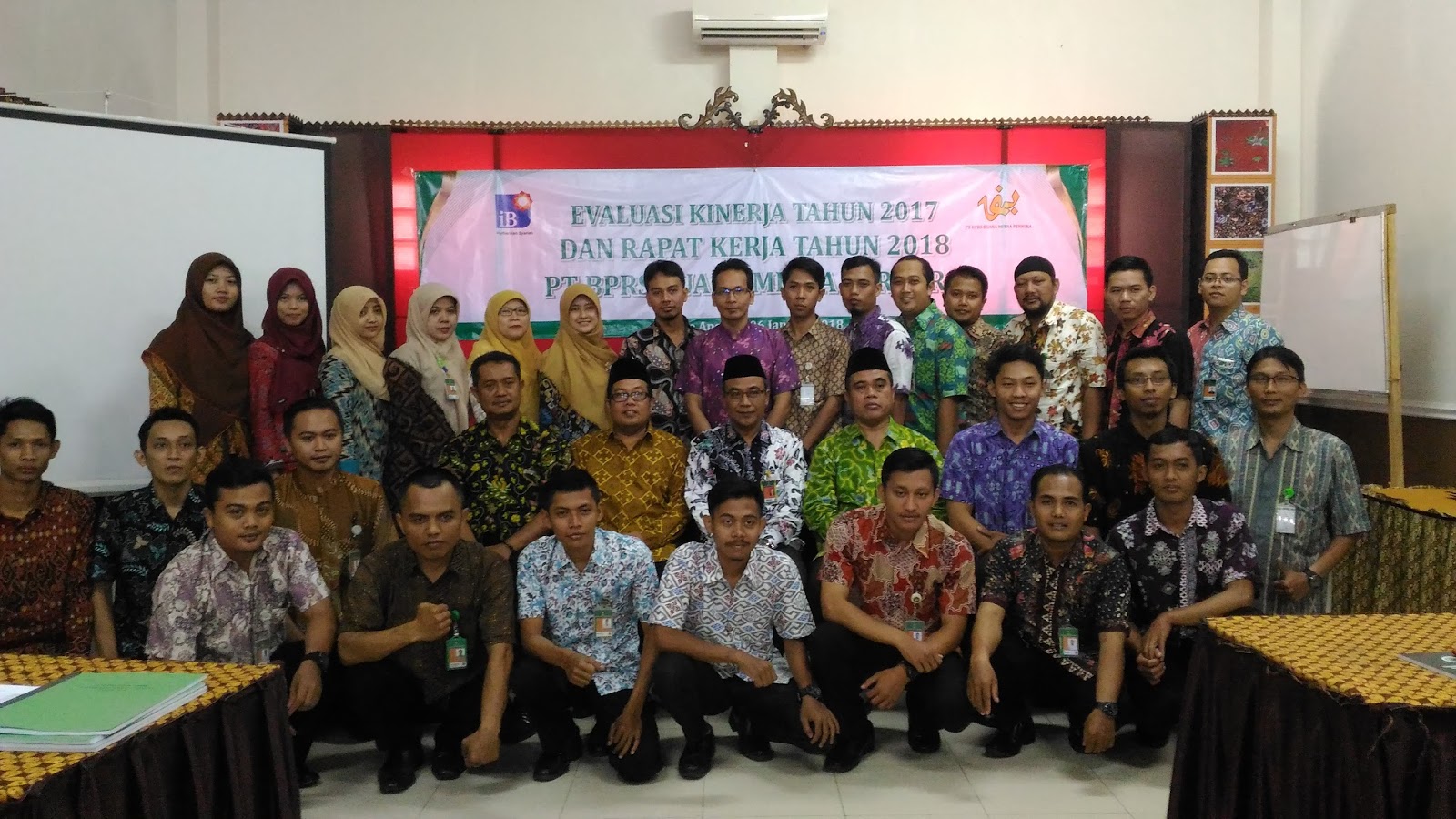 Evaluasi Kinerja Tahun 2017 dan Rapat Kerja Tahun 2018 PT BPRS Buana ... Evaluasi Kinerja Tahun 2017 dan Rapat Kerja Tahun 2018 PT BPRS Buana ...