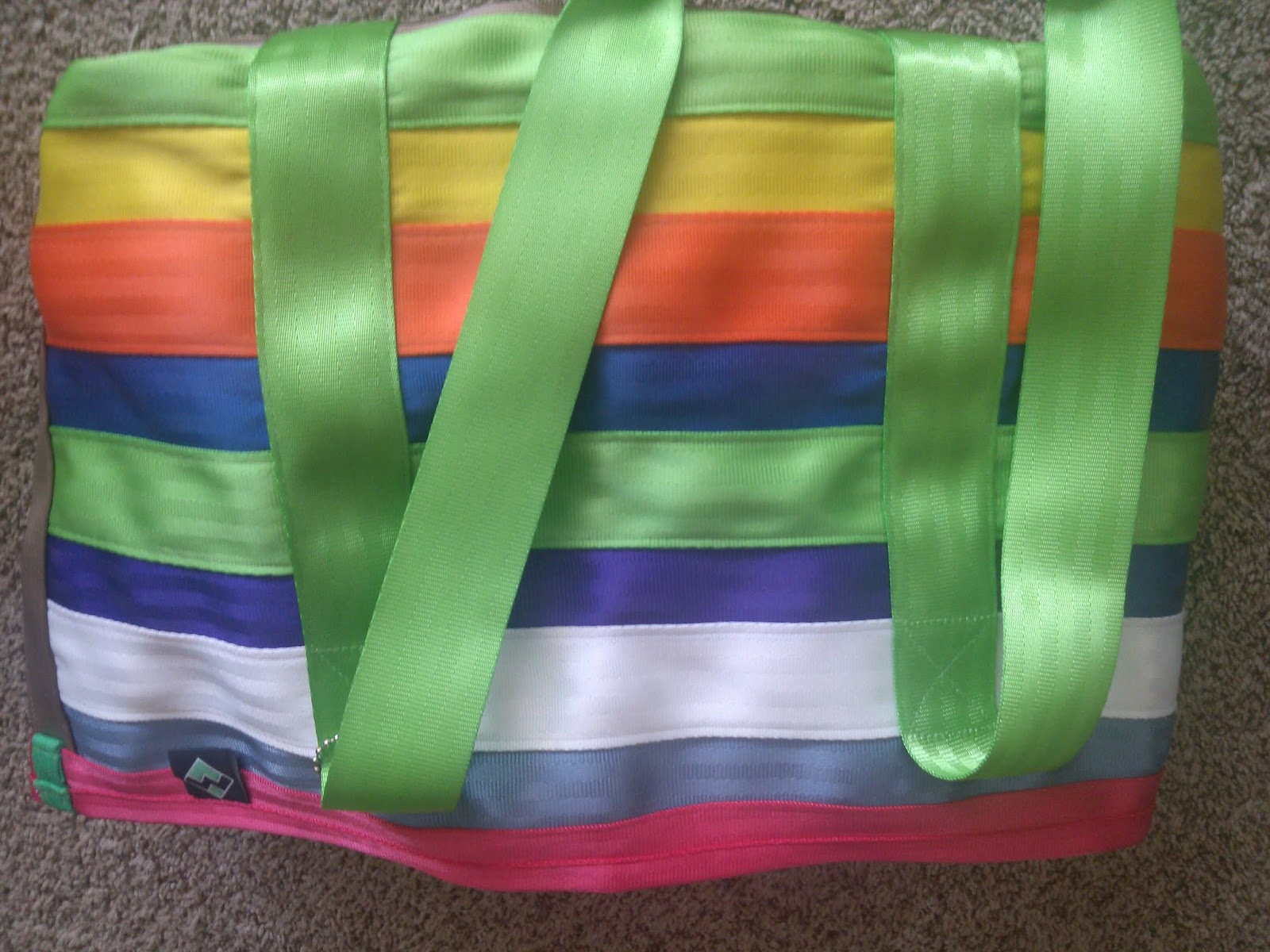A Lucky Ladybug: Maggie Bags Tote of Many Colors Review and #Giveaway