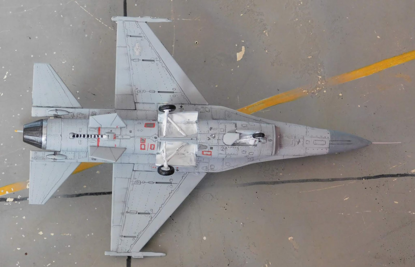 Happyscale-Modellbau: General Dynamics TF-16 Fighting Falcon - Airfix 1/72