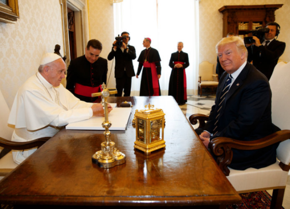 Photos; Donald Trump meets Pope Francis at the Vatican