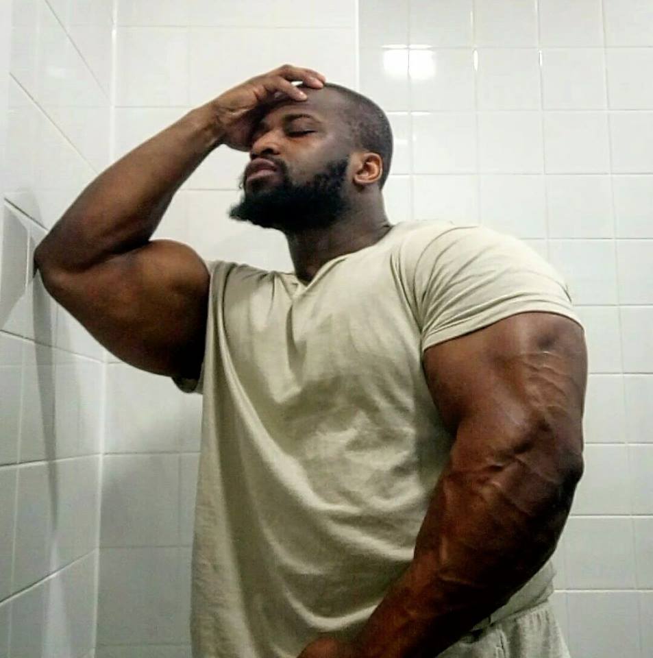 Bodybuilder Muscle Worship: Richy Ashantee Black Handsome Bodybuilder