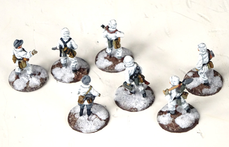 Miniature Soldiers: WWII Late War German infantry in winter uniform