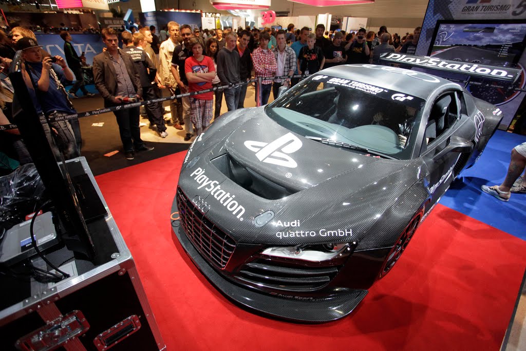 Audi R8 LMS Sony Playstation racing simulator debuts at Gamescom ...