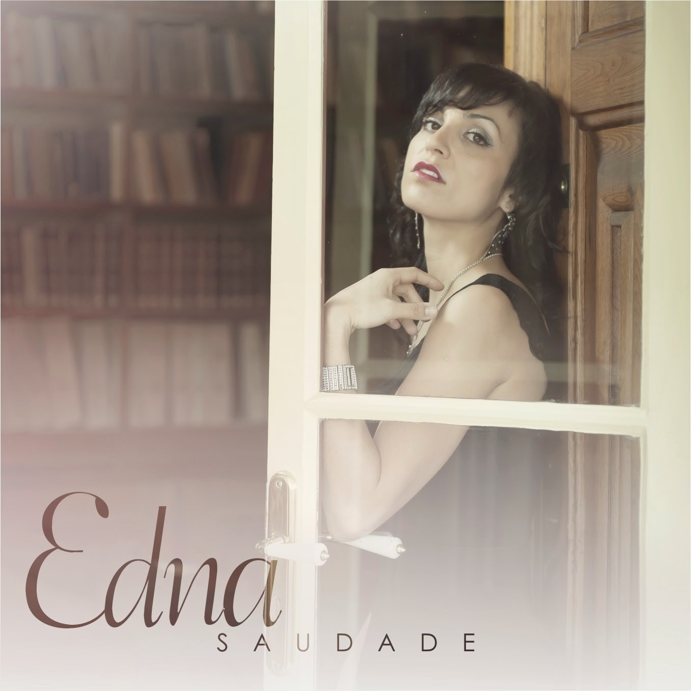 Edna Costa apresenta primeiro álbum