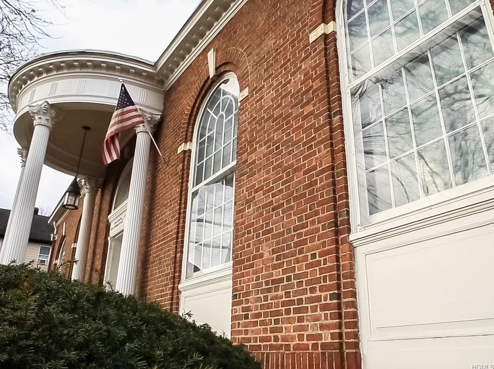 Sweet House Dreams: Conversion Alert: 1918 Brick Library in Goshen, New ...