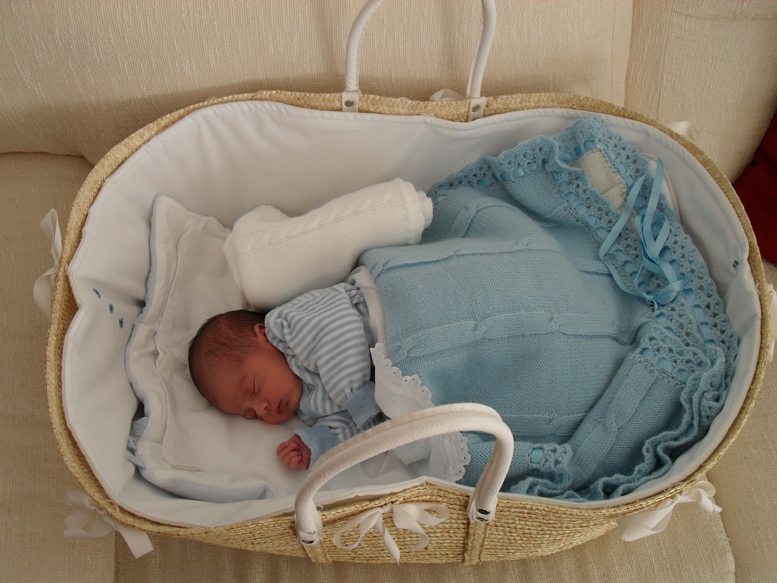 Entre papas e biberons: Alcofa de bebé