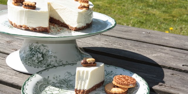 Recepti za kolače: Cheesecake sa moto keks i belom cokoladom