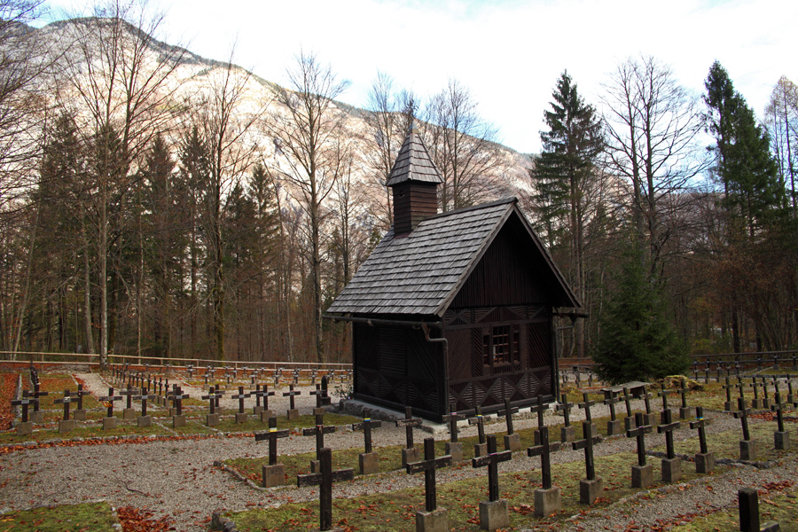 Simboli polpretekle zgodovine: UKANC - Vojaško pokopališče iz prve ...