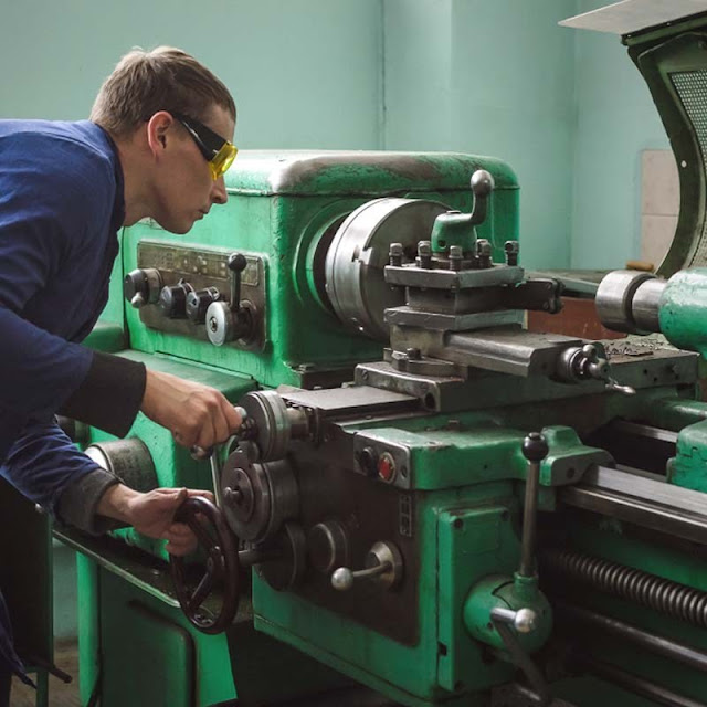 Keselamatan Kerja Pada Pekerjaan Mesin Bubut - Siddix