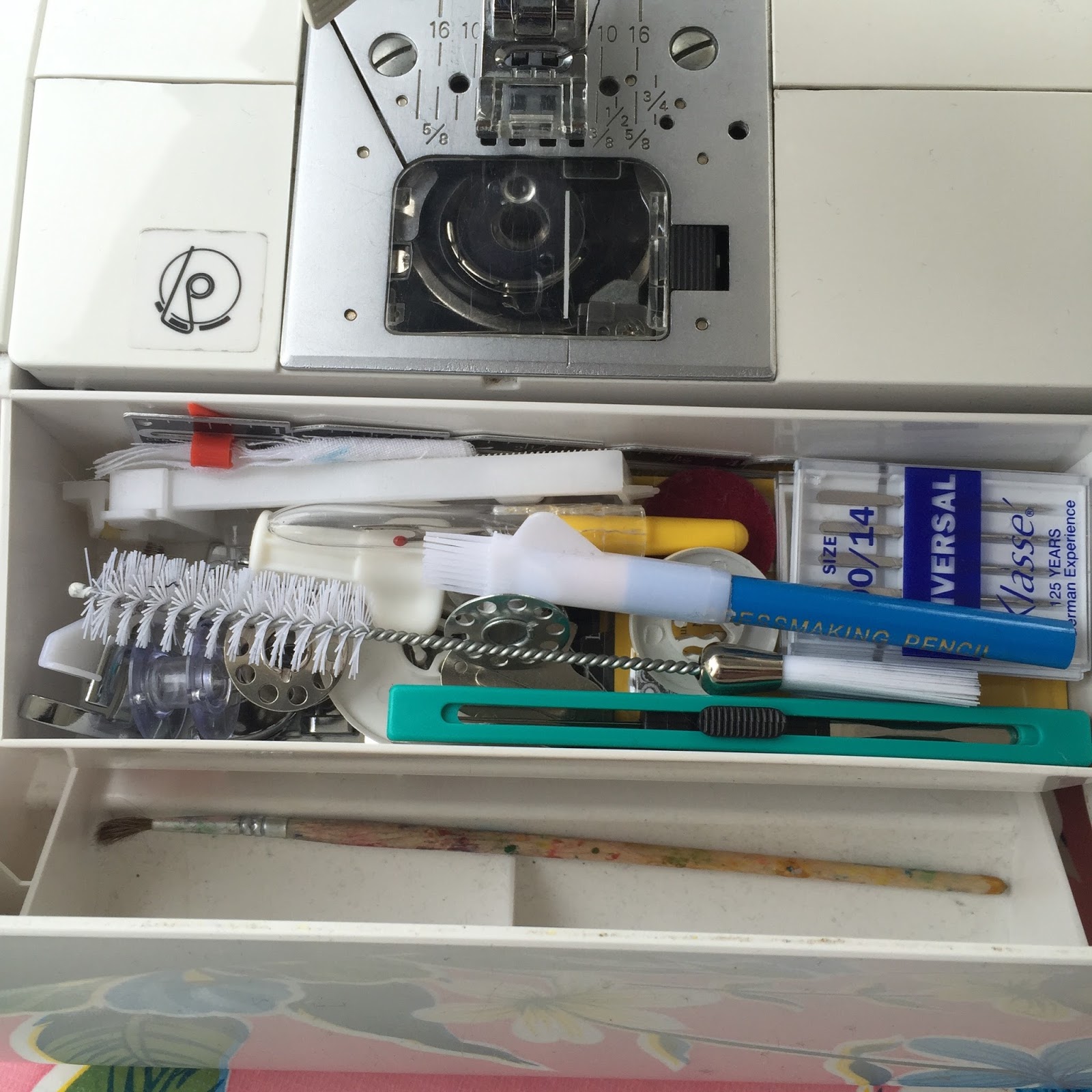 Dressmakers Social: What's in your sewing machine drawer?
