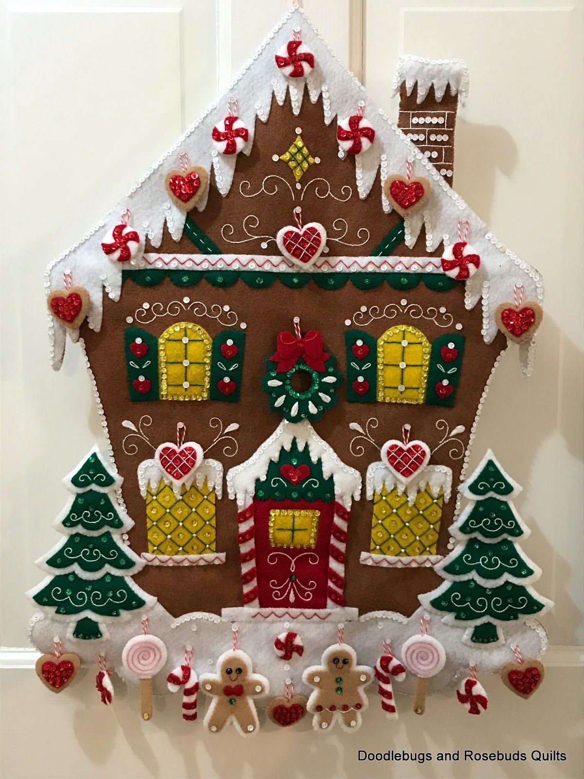 Doodlebugs and Rosebuds Quilts: Gingerbread Cottage is Finished!