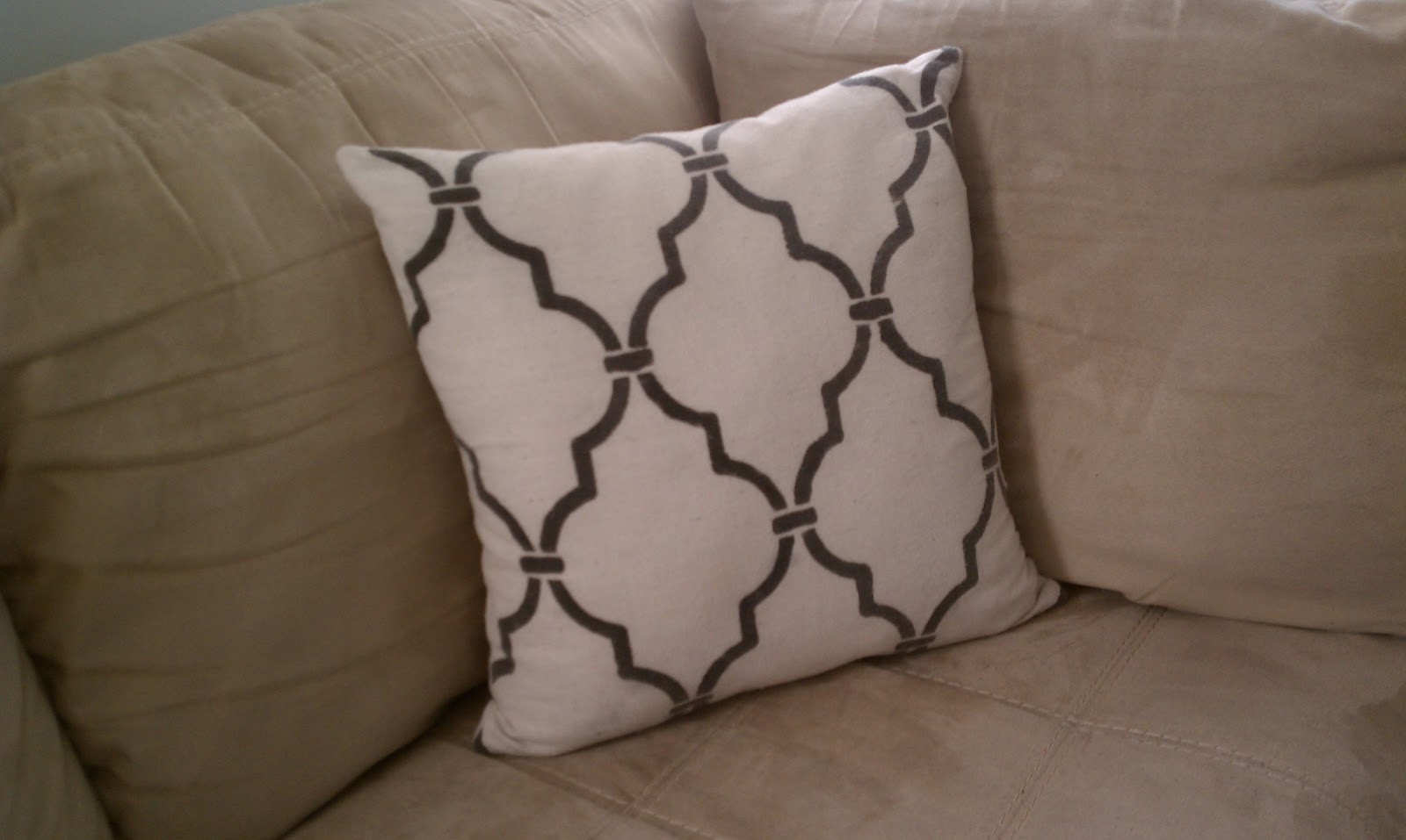 Nadia's DIY Projects: DIY Stenciled Drop Cloth Fabric Pillow