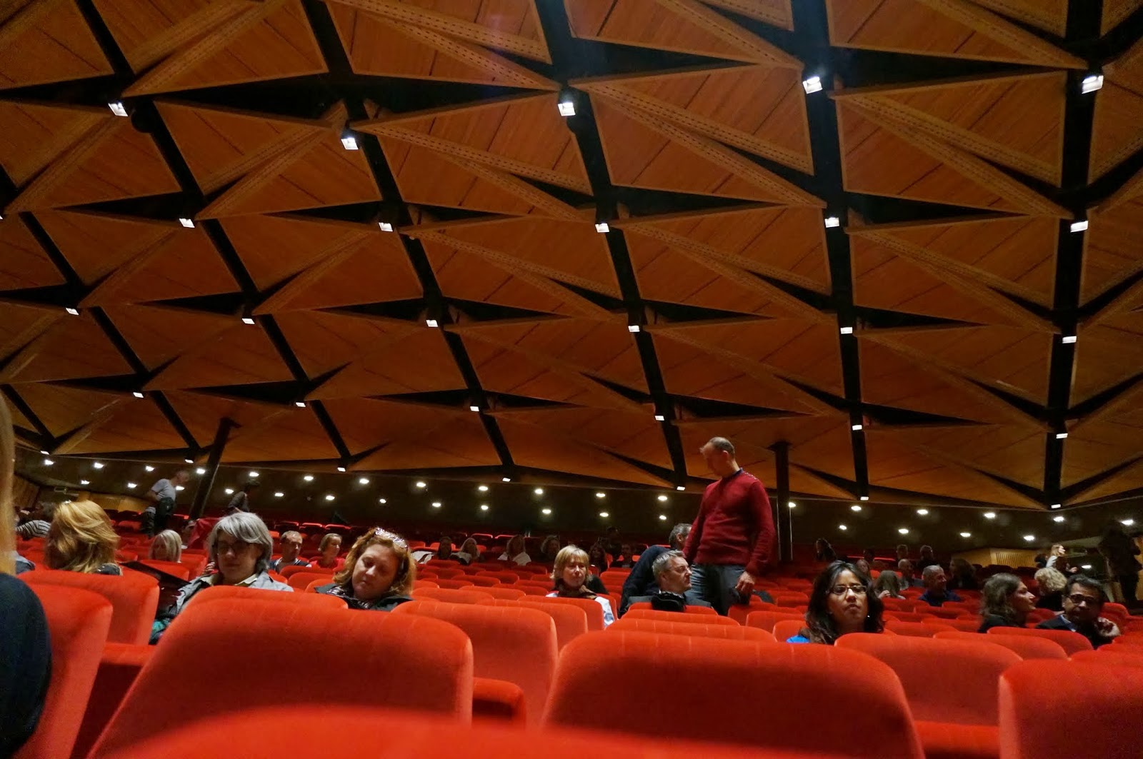 Captured Memories: Théâtre du Léman et la Petite Reine