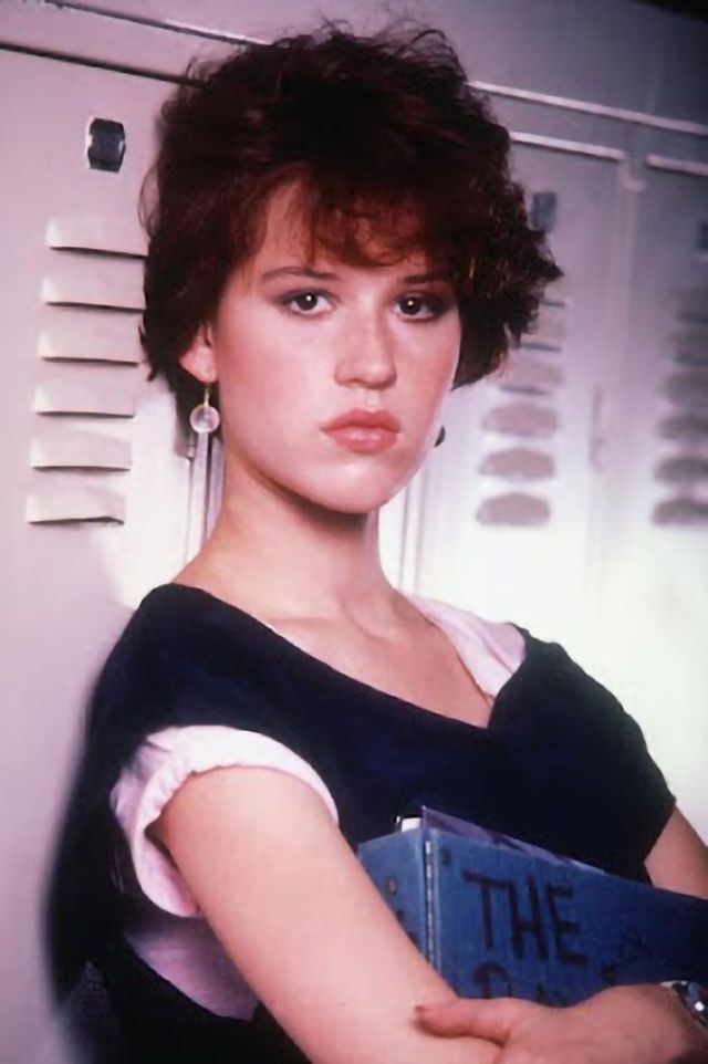 Gorgeous Portrait Photos Of American Actress Molly Ringwald In The