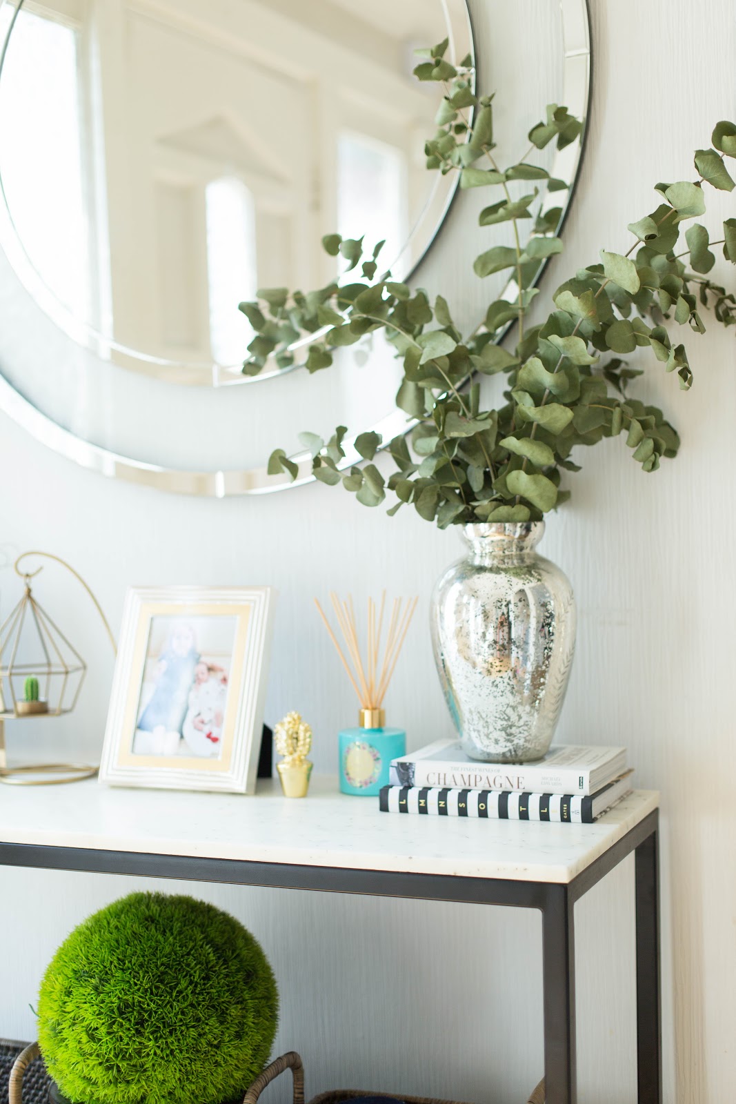 SUMMERY HALL TABLE - Finnterior Designer