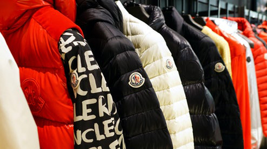 Mundo Das Marcas: MONCLER