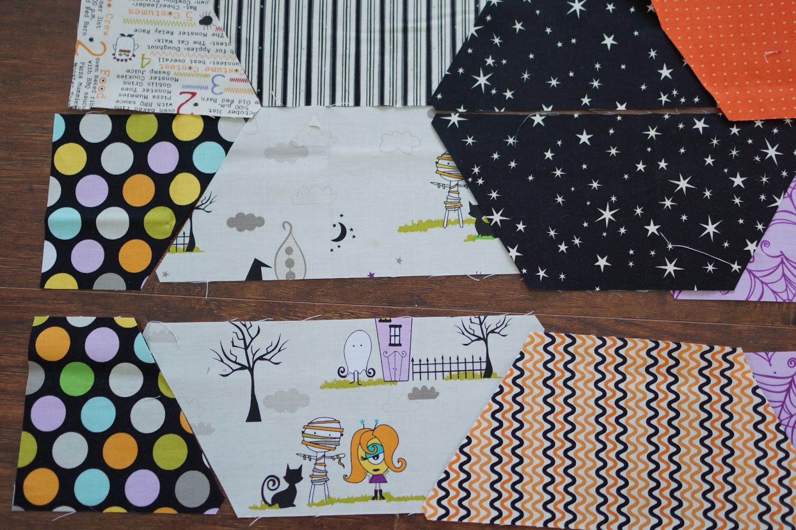 Lo, Ray, & Me: Haunting Hexie Halloween Quilt