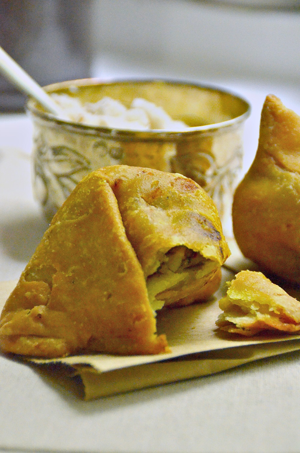 Starbooks: GOA CHAMUCAS (SAMOSAS) con GOAN GREEN COCONUT CHUTNEY